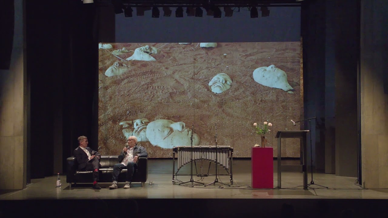 Dr. Matthias Henkel im Gespräch mit Israel Kaunatjike - museumsfernsehen